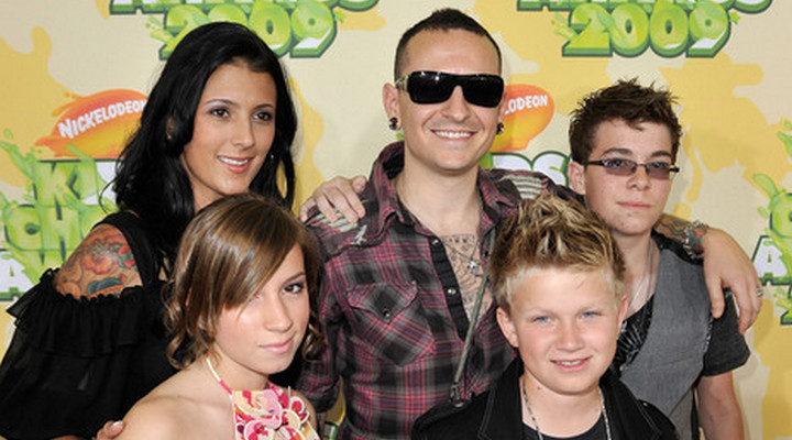Chester Bennington Bunuh Diri, Begini Firasat Sang Anak Sebelum Kematiannya