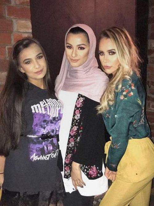 Cantiknya Waliyha Azad, Adik Zayn Malik yang Pakai Hijab