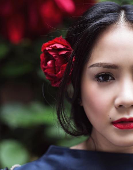 Lipstik Merah Menyala