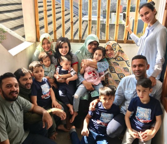 FOTO : Vakum dari Dunia Sinetron, Begini Kabar Teuku Zacky dan Istri ...