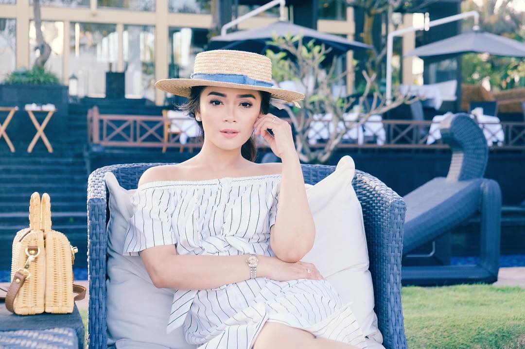 Potret Cantik Sheza Idris