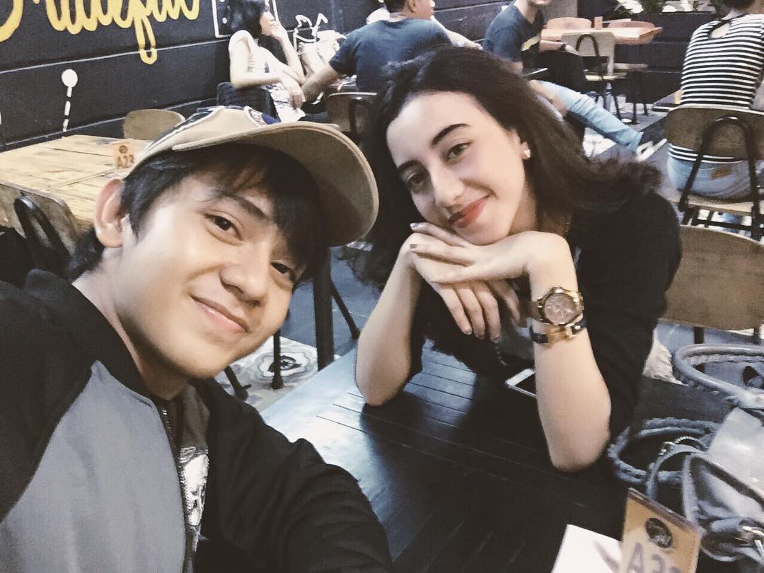 FOTO : 'Roman Picisan' Tamat, Arbani Yasiz Pamerkan Pacar Baru