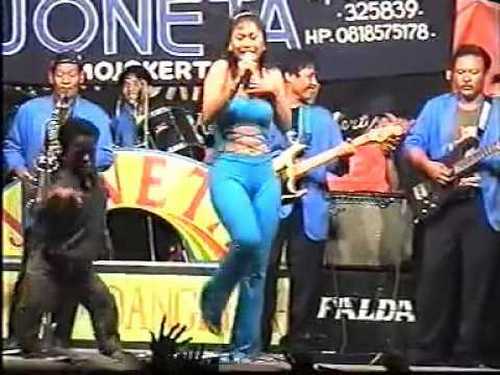 Inul Daratista, Anak Penjual Kacang Goreng dan Penjahit yang Kini Jadi ...