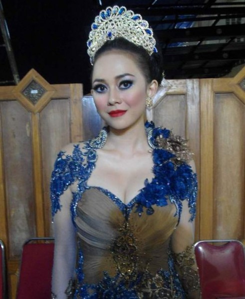 Berawal dari Ajang 'Miss Indonesia 2007', Aura Kasih 'Bersinar' di ...