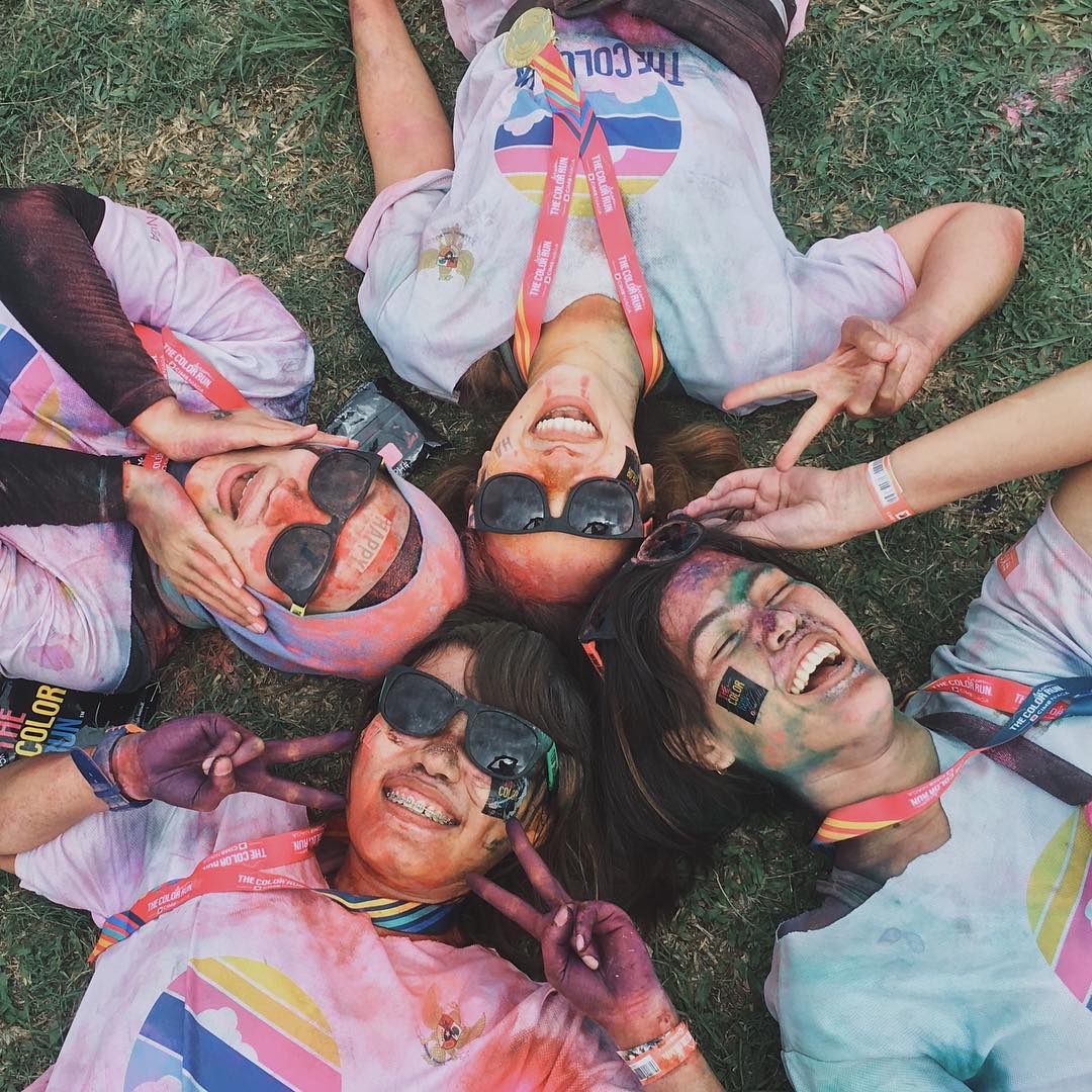 FOTO: Seru-Seruan di The Color Run Indonesia, Pamela Bowie Sukses Lari ...