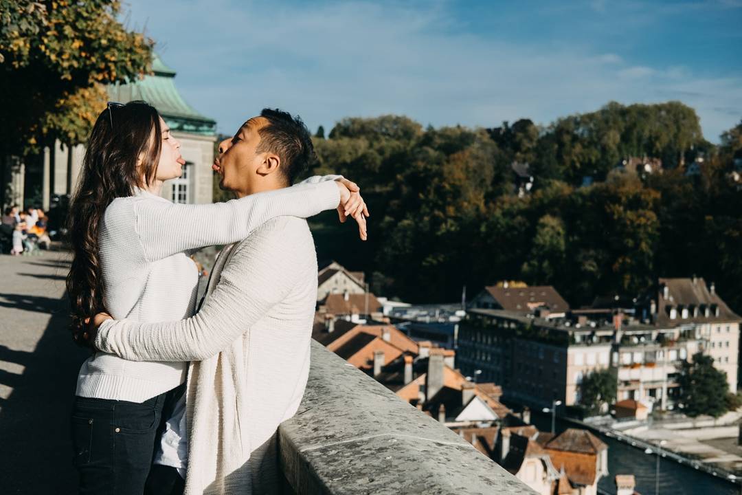 Saling Ejek Melalui Caption