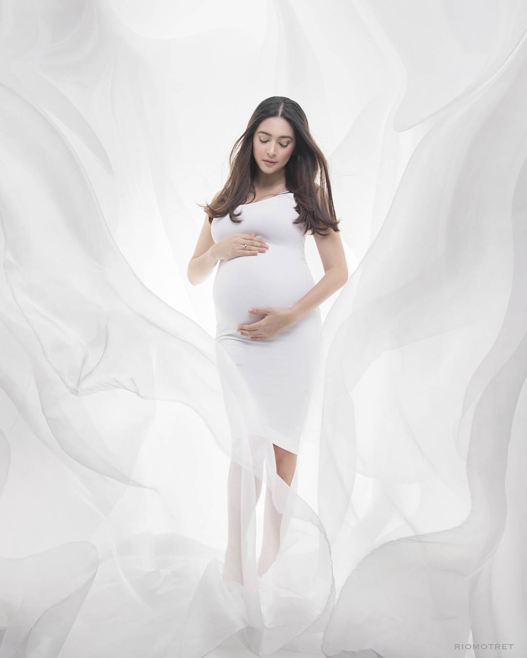 FOTO: Maternity Shoot Pertama Nabila Syakieb, Cantik Kebangetan bak ...