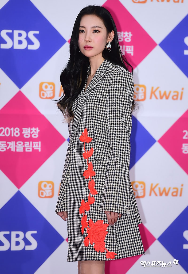 FOTO : Mulai EXO, BTS, Twice Hingga Black Pink di Red Carpet SBS Gayo ...