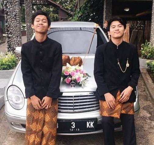 FOTO: Gantengnya Gusti Rayhan, Anak Farhat Abbas Pemeran Akew 'Dilan 1990'