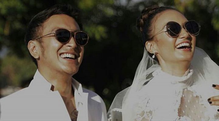 Gaun Berusia 37 Tahun dan Kacamata Hitam, Ini Momen Romantis Pernikahan Nadine-Dimas Anggara