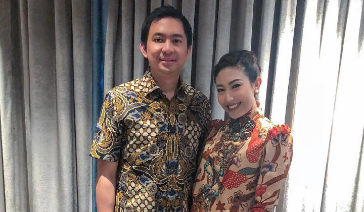 Romantis, Ini Kado Regi Datau untuk Ayu Dewi