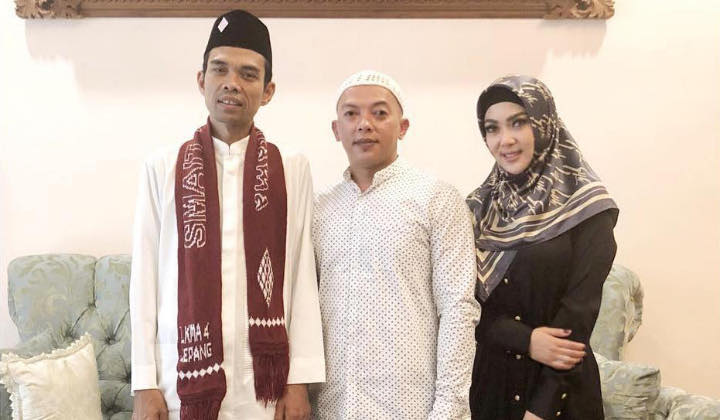 Jenazah Kakak Syahrini Meneteskan Air Mata Usai Dengar Video Ustaz ...