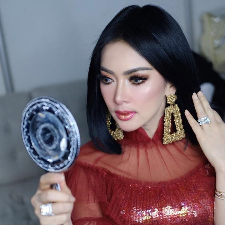 Bergelimang Harta, 9 Artis Indonesia Ini Terkenal Tajir Melintir