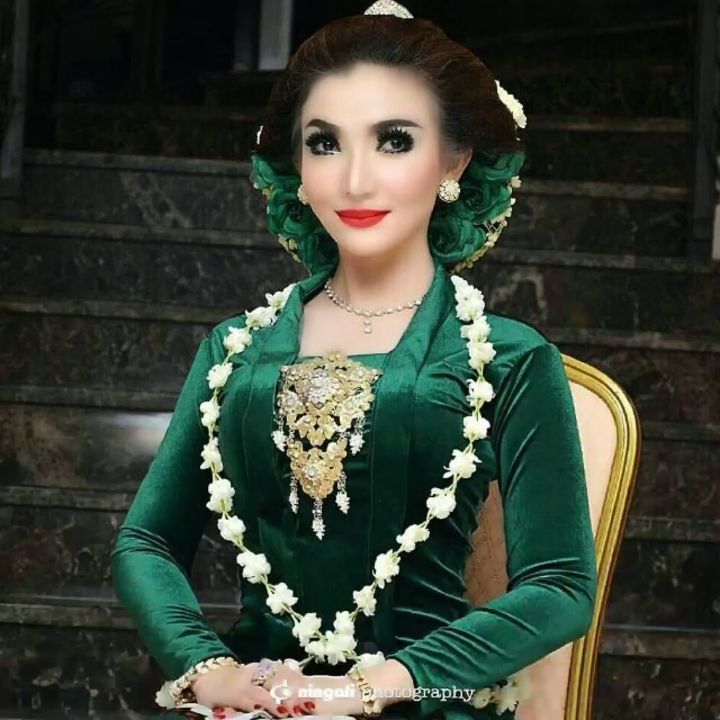 Bergelimang Harta, 9 Artis Indonesia Ini Terkenal Tajir Melintir