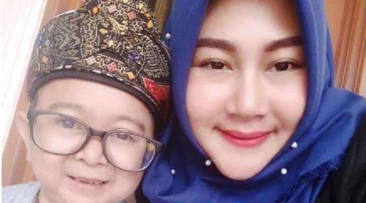 Kocak Banget, Daus Mini Pakai Trik Ini Agar Terlihat Tinggi di ...