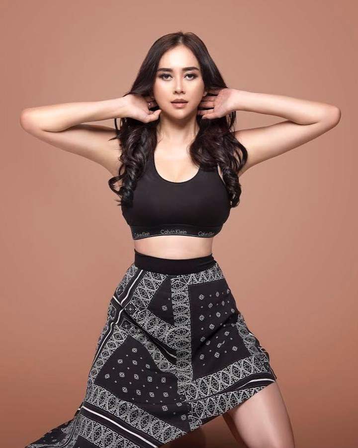 Seksi Abis Hingga Bikin Iri, 10 Artis Wanita Indonesia Ini Kerap ...