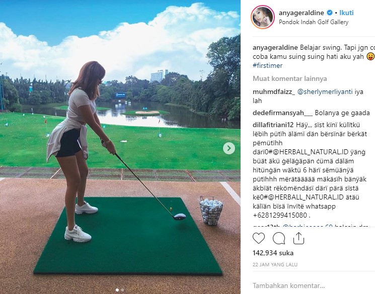Anya Geraldine Pamer Kaki Jenjang Saat Main Golf, Netter: Editnya Keterlaluan