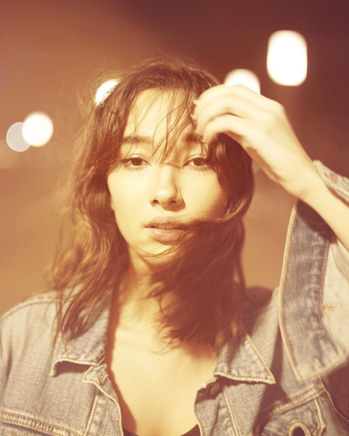 Carissa Perusset Jadi Model Trik Jepretan Sulit