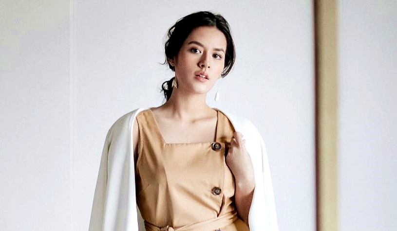 Raisa ‘Bombardir’ Foto Selfie, Paras Ayu Tak Luntur Meski Bibir Manyun