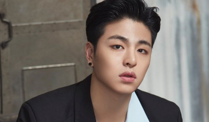 Junhoe iKON Unggah Video Nyanyikan Lagu Ciptaan Sendiri di IG, Fans Malah Nangis