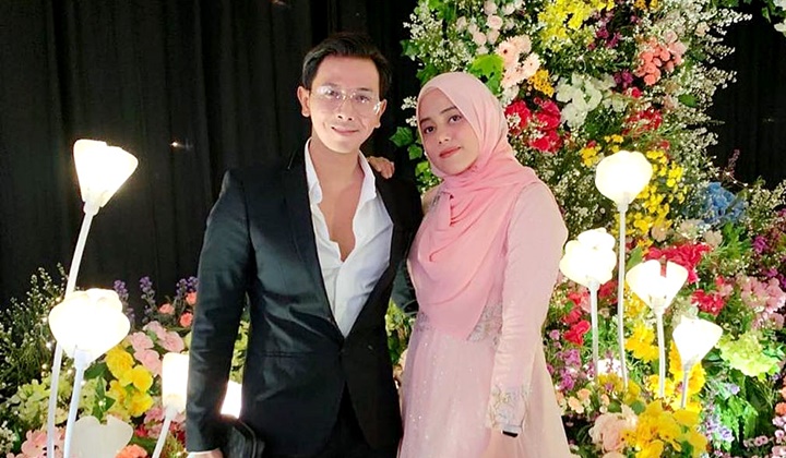 Fairuz A. Rafiq - Sonny Septian Kece Berbusana Pink, Foto Romantis ...