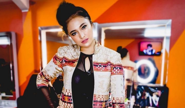 Marshanda Tampil Tanpa Bra, Belahan Dada 'Ngintip' Bikin Geger