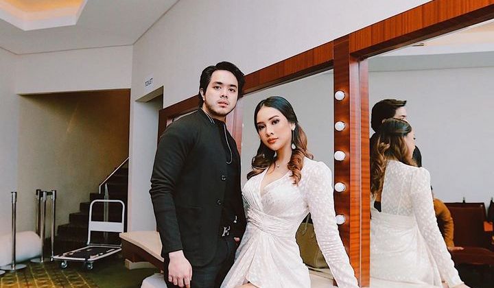 Tiduran di Pangkuan Pacar, Anya Geraldine Ngaku Nyaman Jadi 'Budak Cinta' Mendadak 'Diserang'