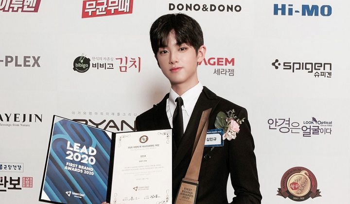 Sukses Menggeluti Dunia Model, Kim Minkyu Eks 'Produce X 101' Menang Hot Rookie
