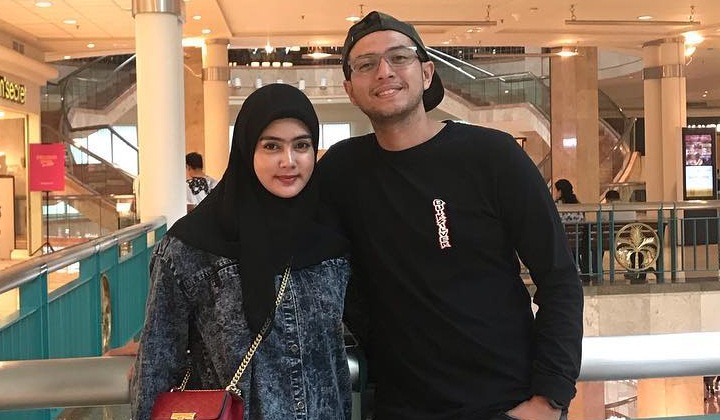 Bagikan Potret Keluarga Pertama di Tahun 2020, Rifky Balweel Ingatkan ...