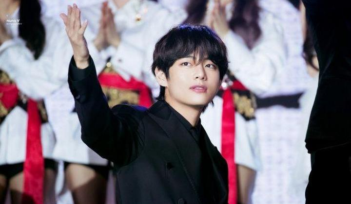 Ngaku Kesulitan Ikat Rambutnya yang Makin Panjang, V BTS Langsung Jadi ...