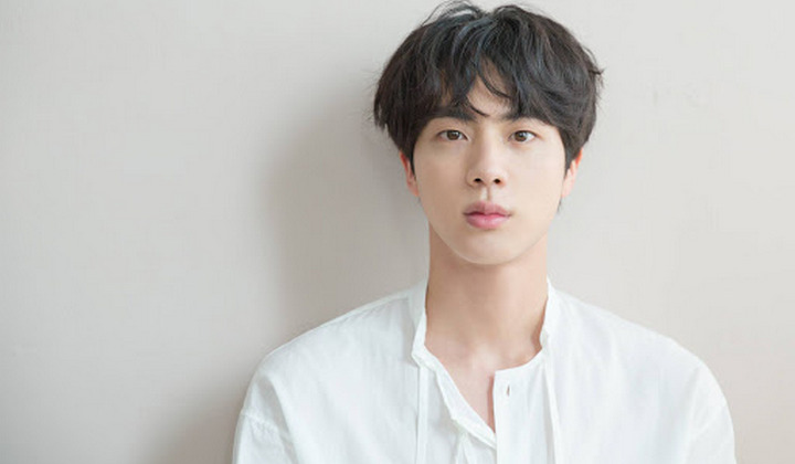 Maksa Bantu Staf Bersihkan Kotoran, Jin BTS Kembali Tuai Pujian