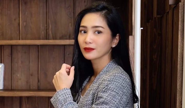 Tak Cuma Disebut Mirip Bintang Porno, Bunga Zainal Pernah Dapat DM Foto Kemaluan