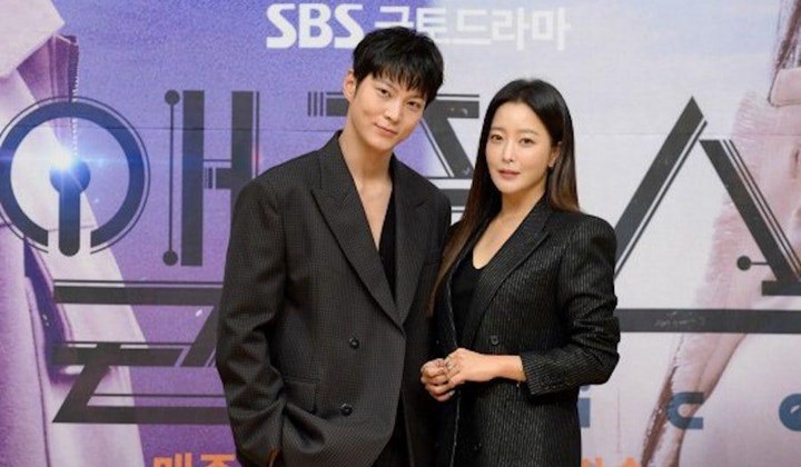 Jo Woon Panik Temukan Kim Hee Sun Dalam Keadaan Kritis di 'Alice'