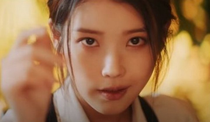 IU Rilis Teaser MV 'Coin'