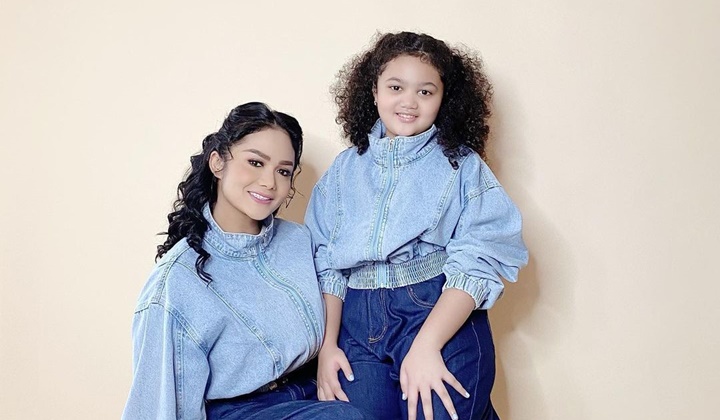 Cover Lagu 'Heather', Suara Amora Putri KD Tuai Decak Kagum Hingga ...