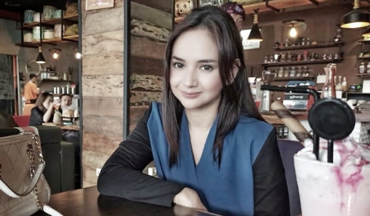 Bagikan Sederet Fotonya Bersanding dengan Lisa BLACKPINK, Angelica ...