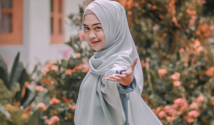 Sahabat Tunggu Ria Ricis Turun dari Puncak Wei Rebo Untuk Kabari ...