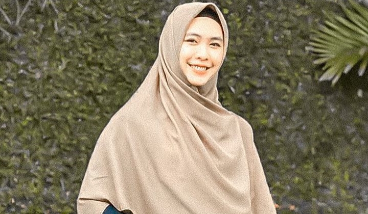 Terus Nangis di Acara Lamaran Ria Ricis, Oki Setiana Dewi Ngaku Teringat Sosok Ini