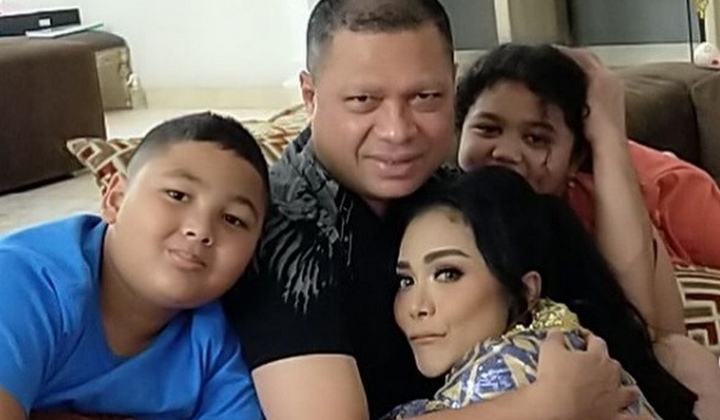 Rela Datang ke Indonesia Demi Bertemu Krisdayanti dan Anak, Raul Lemos ...