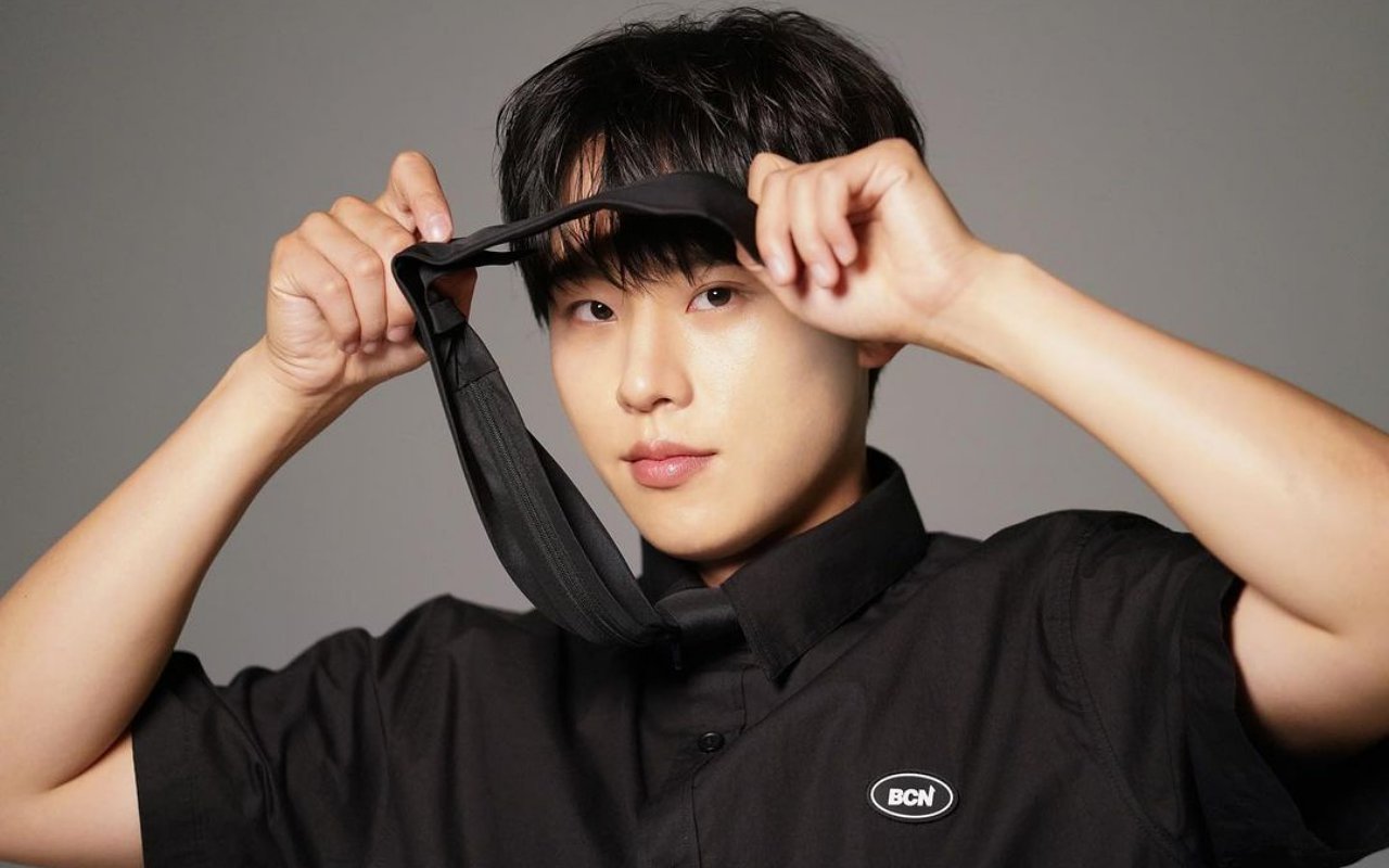 Intip 7 Potret Kim Sung Cheol, Jadi 'Orang Ketiga' Di 'Our Beloved Summer'