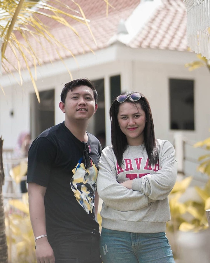 Bawa Pulang Piala ADI 2021, Denny Caknan Pamer Wajah Ganteng Dalam 8 ...