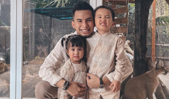 Salat Bareng Niko Al Hakim, Tingkah 'Rusuh' Xabiru dan Chava Justru ...