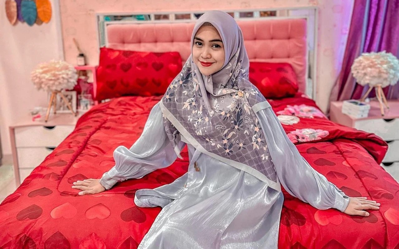 Ria Ricis Mendadak Unggah Foto dengan Wajah Mewek